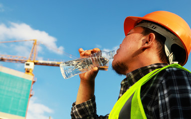 5 WAYS TO PREVENT HEAT STRESS AT WORK | Total Workwear Blog
